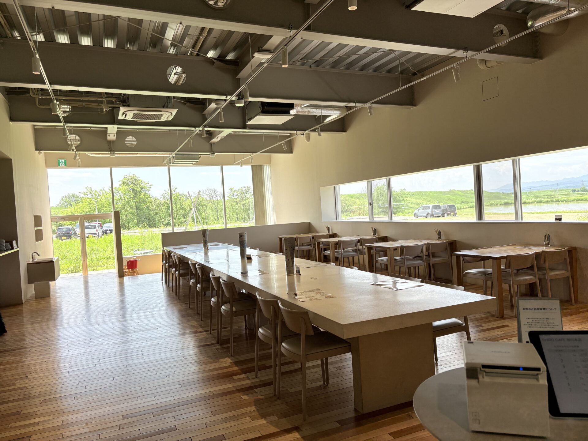 犬連れOKのSHIRO砂川本店 みんなの工場/SHIRO CAFEについてご紹介！【北海道砂川市】 | ハルから目が離せない